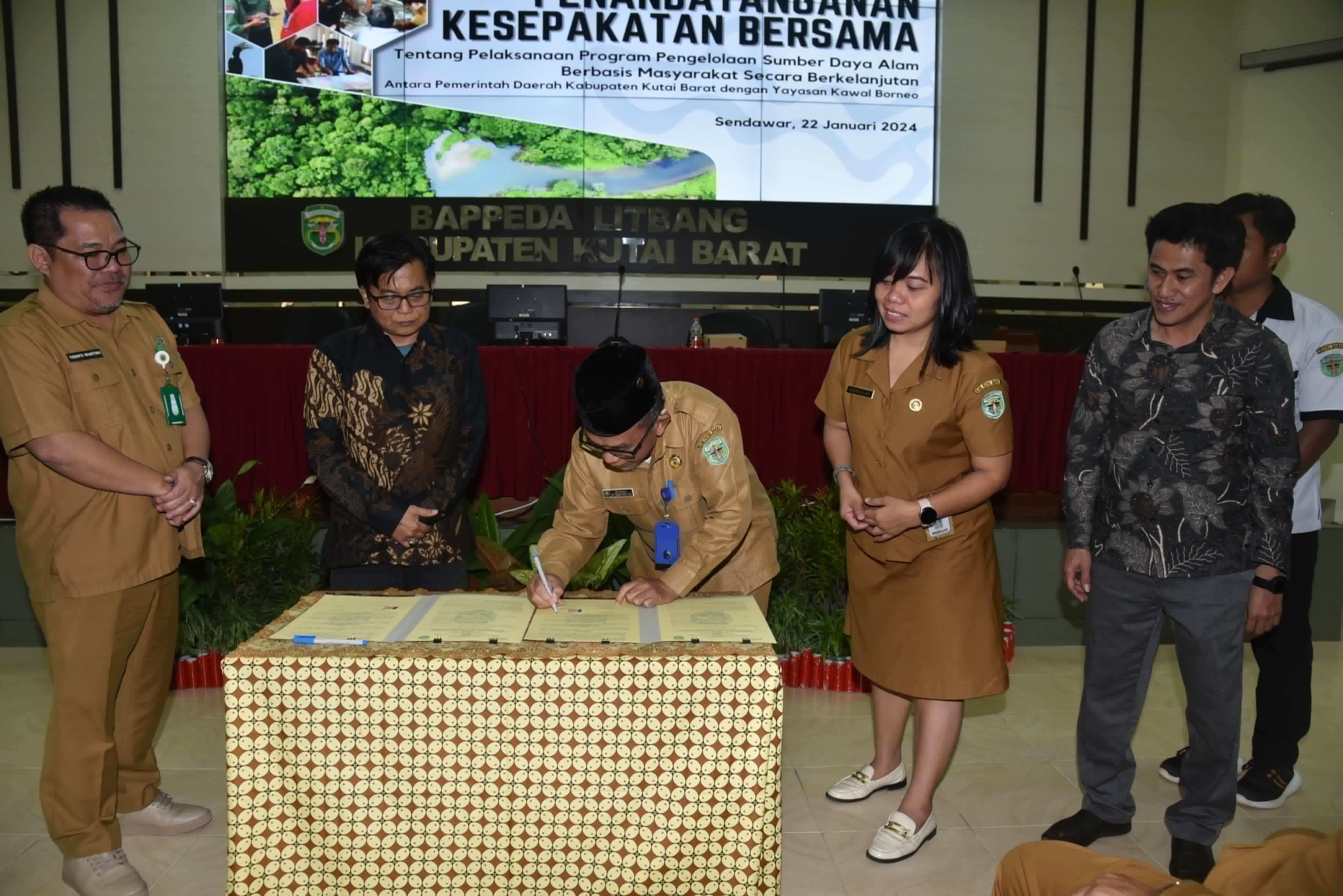Pemkab MoU kerjasama Pengelolaan Sumber Daya Alam Berbasis Masyarakat