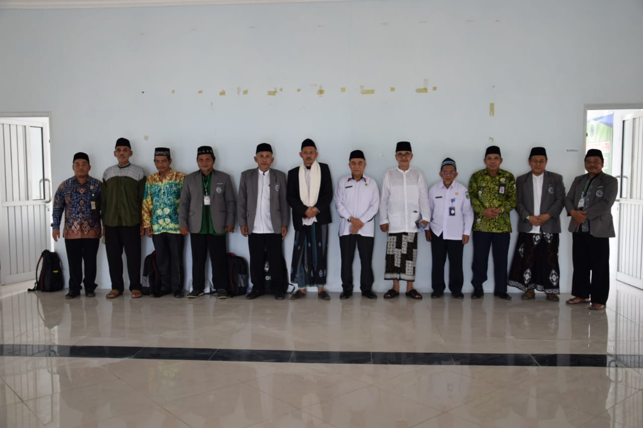 KH.Ahmad Asrori Pimpin Kembali MUI Kubar